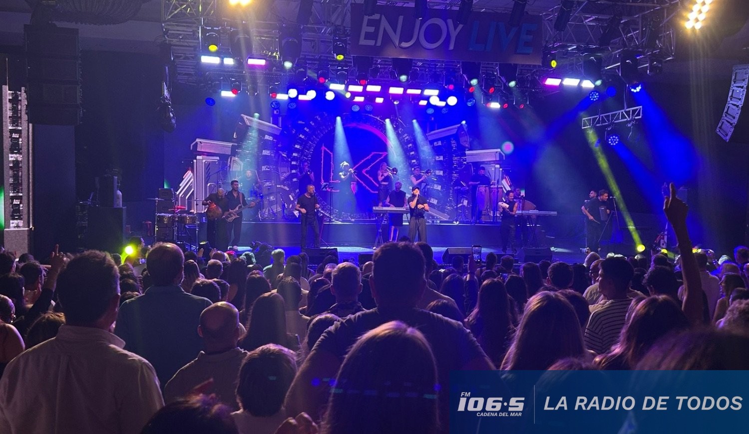 Punta del Este: Sala colmada, baile y fiesta con La Konga. - Cadena del ...